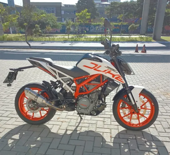 Motos KTM Duke 390 no Brasil
