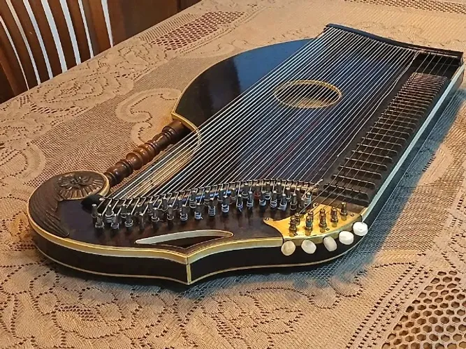 "instrumento musical citara" - Instrumentos musicais no Brasil