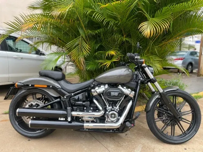 Motos Harley-Davidson Breakout no Brasil