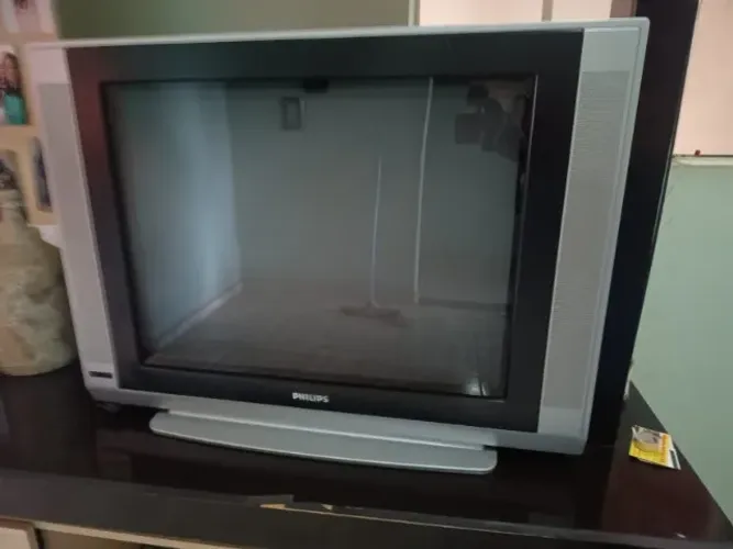 "tv de tubo" - TVs no Brasil