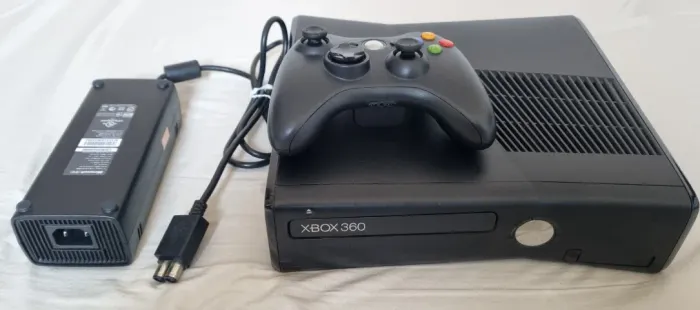 "xbox 360 slim 4gb" - Consoles de Vídeo Game no Brasil