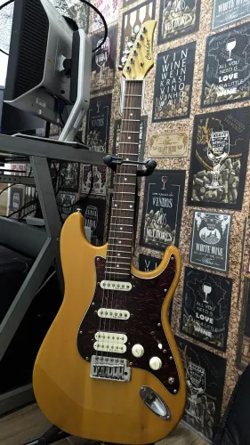 "guitarras condor" - Instrumentos musicais no Brasil