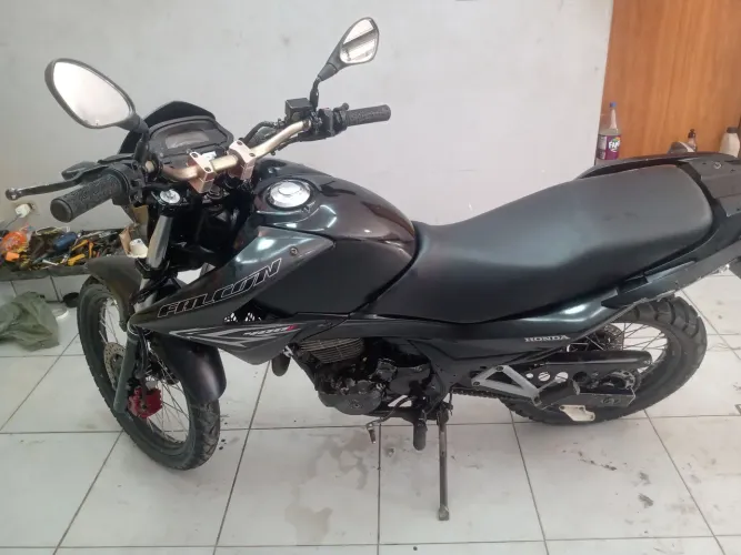 Motos Honda NX 400i Falcon no Brasil