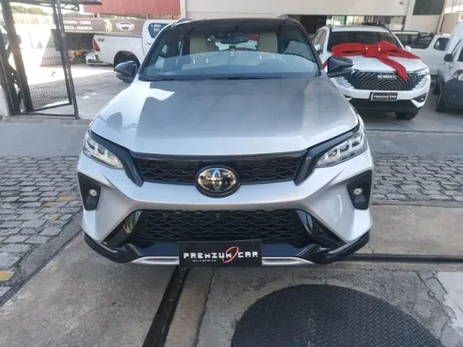 Toyota Hilux SW4 Diamond 2.8 TB 4X4 Die. Aut. Usados e Novos