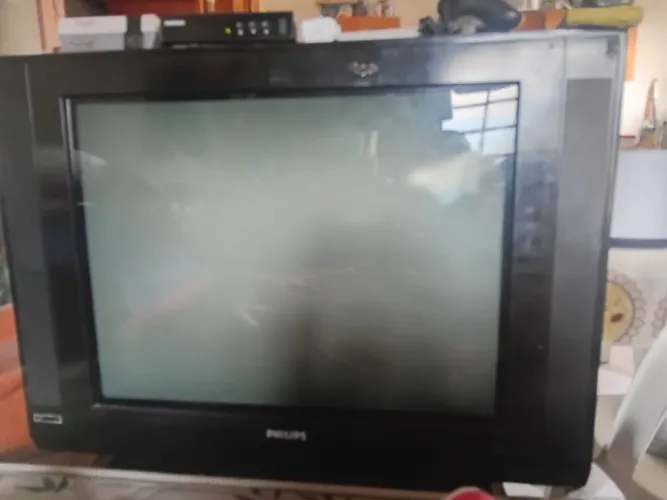 "tv de tubo" - TVs no Brasil