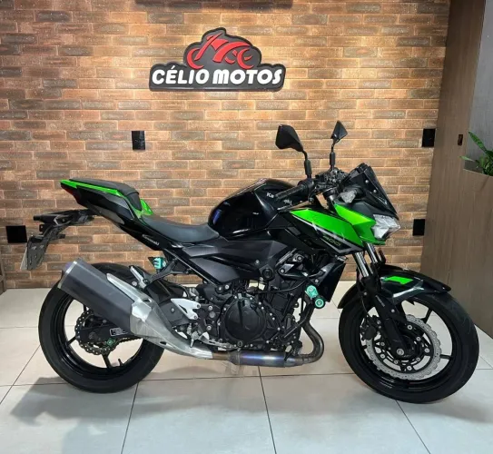 Motos Kawasaki Z 400 no Brasil