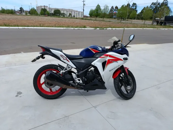 Motos Honda CBR 250r no Brasil