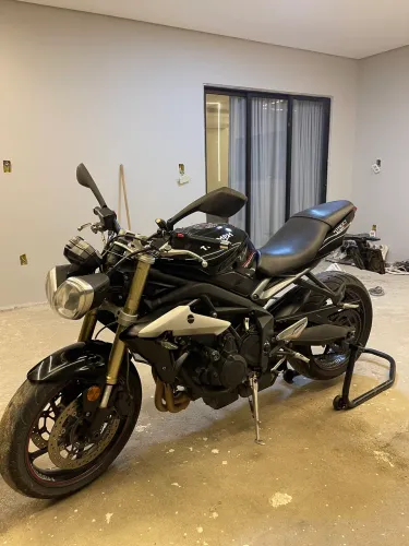 Motos Triumph Street Triple 675 no Brasil