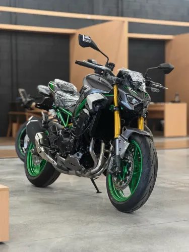 Motos Kawasaki Z 900 R Edition no Brasil