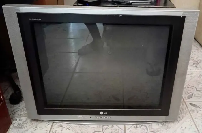 "tv de tubo" - TVs no Brasil