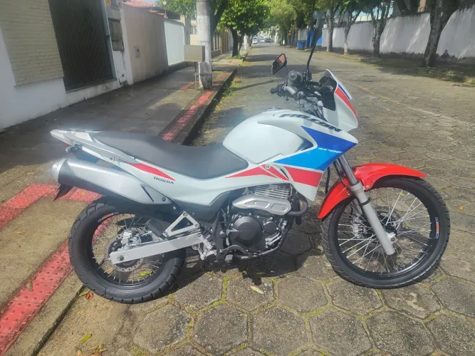 Motos Honda NX 400i Falcon no Brasil