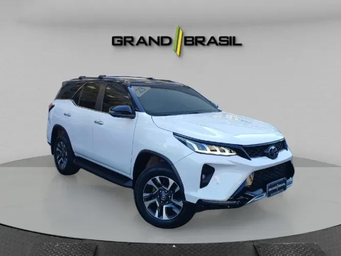 Toyota Hilux SW4 Diamond 2.8 TB 4X4 Die. Aut. Usados e Novos