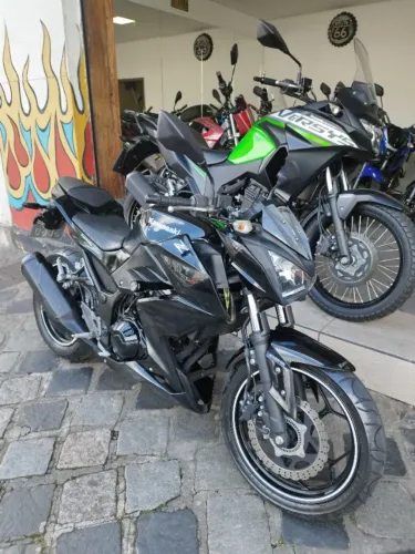 Motos Kawasaki Z 300 no Brasil