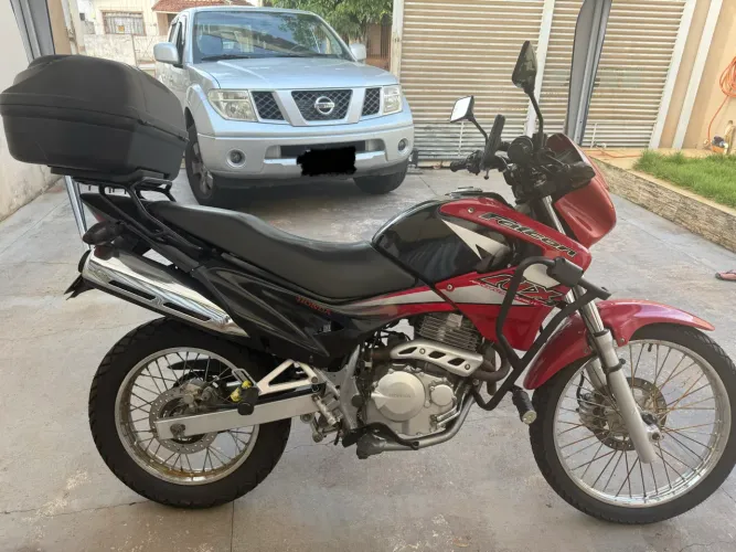 Motos Honda NX 4 Falcon 400 no Brasil