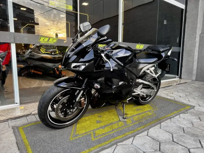 Motos Honda CBR 600 RR no Brasil