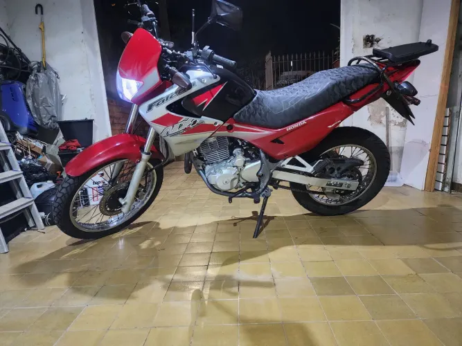 Motos Honda NX 4 Falcon 400 na Grande Campinas e região, SP