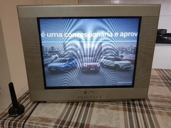 "tv de tubo" - TVs no Brasil
