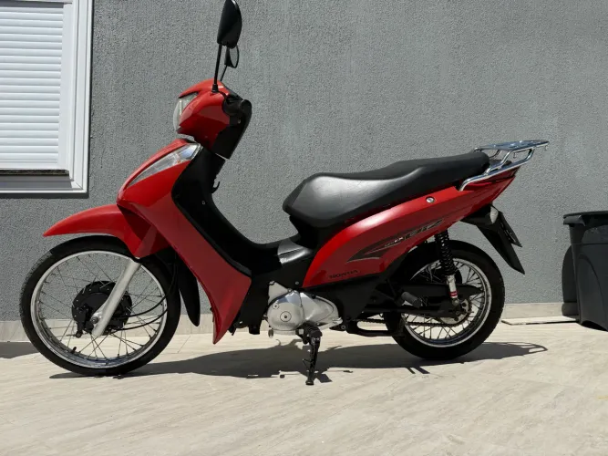 Motos Honda Biz 125 EX/ 125 EX Flex no Brasil