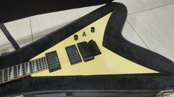 "jackson flying v" no Brasil