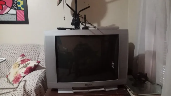 "tv de tubo" - TVs no Brasil