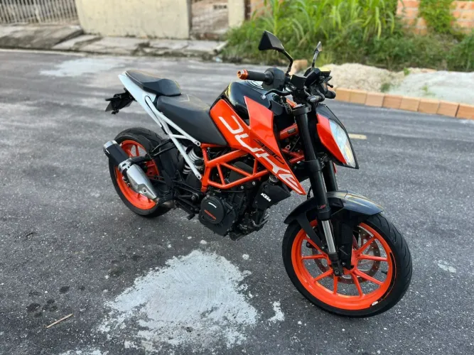 Motos KTM Duke 390 no Brasil