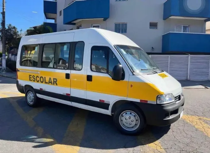 "carro escolar" - Carros Usados e Novos à venda