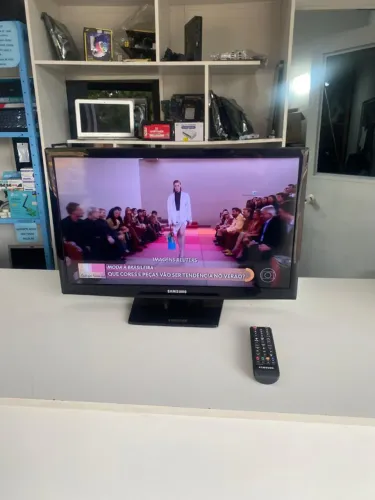 "tv de led 24 polegadas" - TVs no Brasil