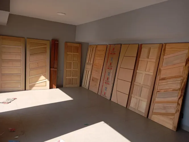 "alizar de porta" no Brasil