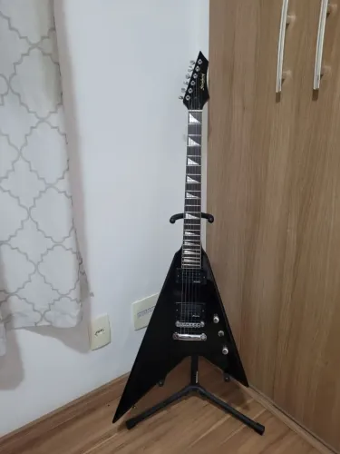 "guitarras flying v" no Brasil
