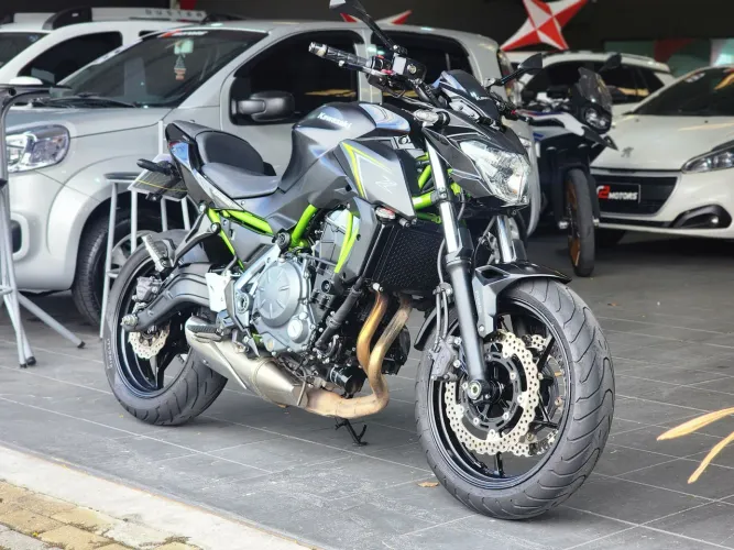 Motos Kawasaki Z 650 no Brasil