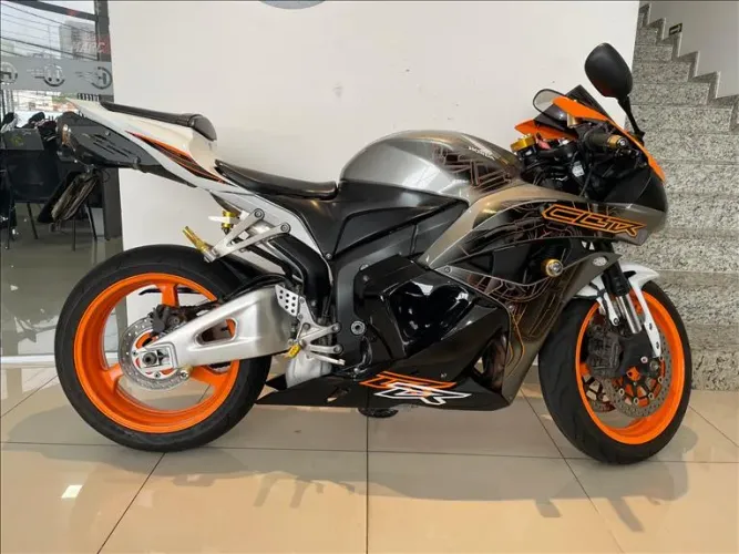 Motos Honda CBR 600 RR no Brasil