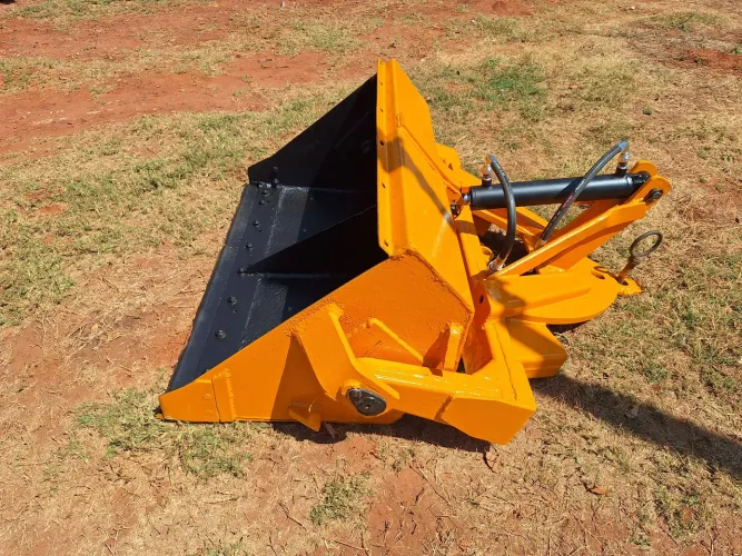 "trator com concha" - Tratores e máquinas agrícolas no Brasil