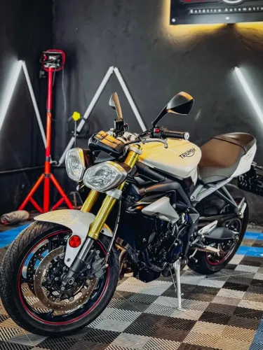 Motos Triumph Street Triple 675 no Brasil