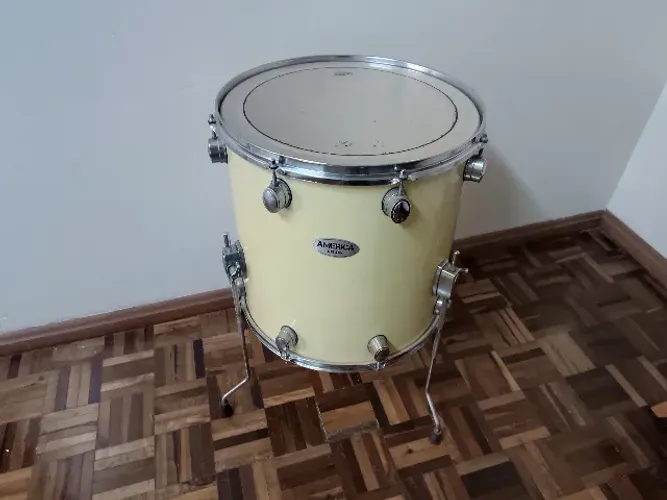 "instrumentos surdo" - Instrumentos musicais no Brasil