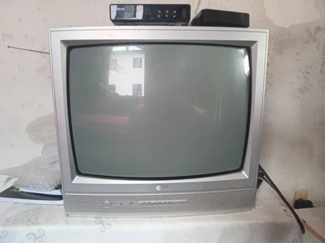 "tv de tubo" - TVs no Brasil