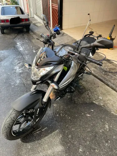 Motos Bajaj Dominar 200 no Brasil