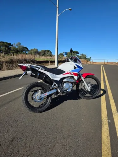 Motos Honda NX 400i Falcon no Brasil