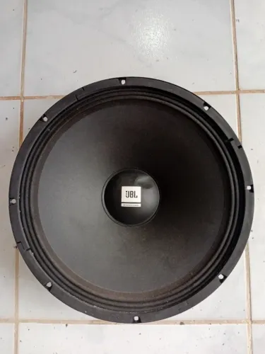 "woofer tornado 15" no Brasil