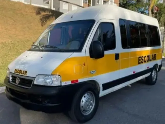 "carro escolar" no Brasil
