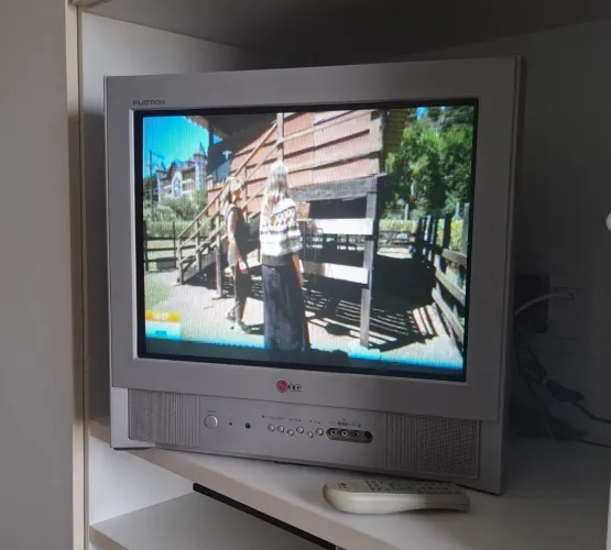 "tv de tubo" - TVs no Brasil