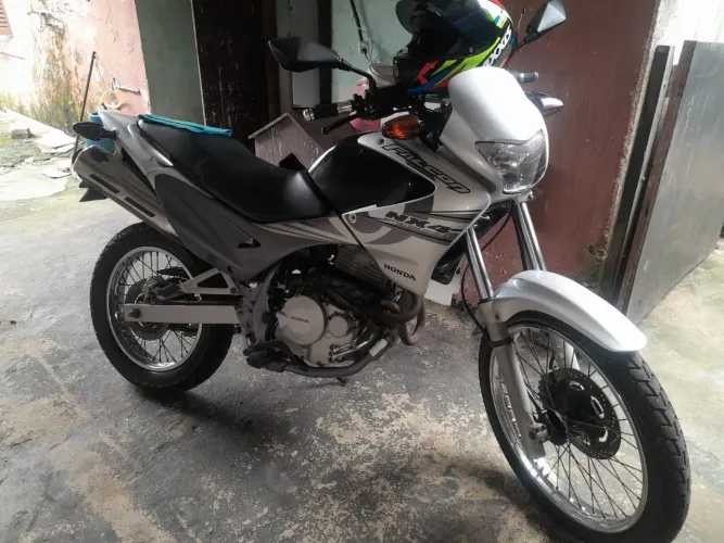 Motos Honda NX 4 Falcon 400 no Brasil