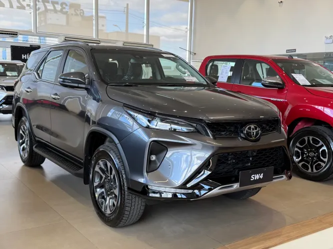Toyota Hilux SW4 SRX Plat. 4X4 2.8 TB Die. Aut. Usados e Novos