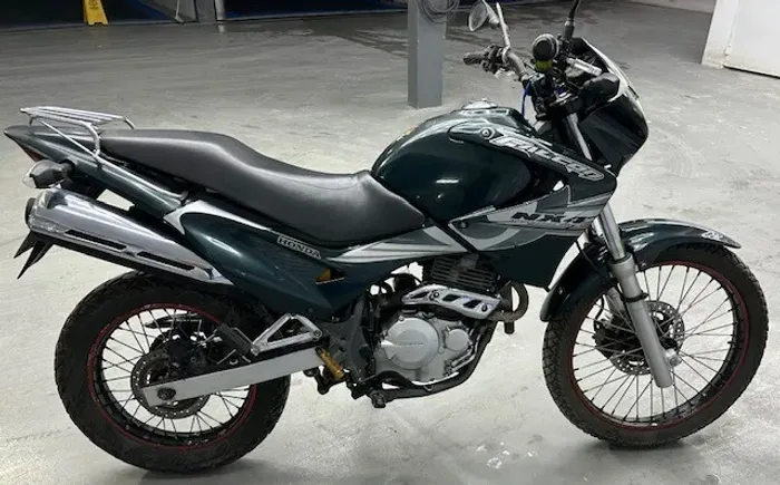 Motos Honda NX 4 Falcon 400 no Brasil