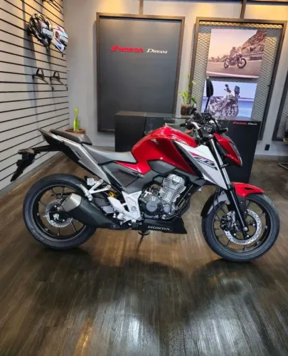 Motos Honda CB 300f Twister Flex 2026 no Brasil