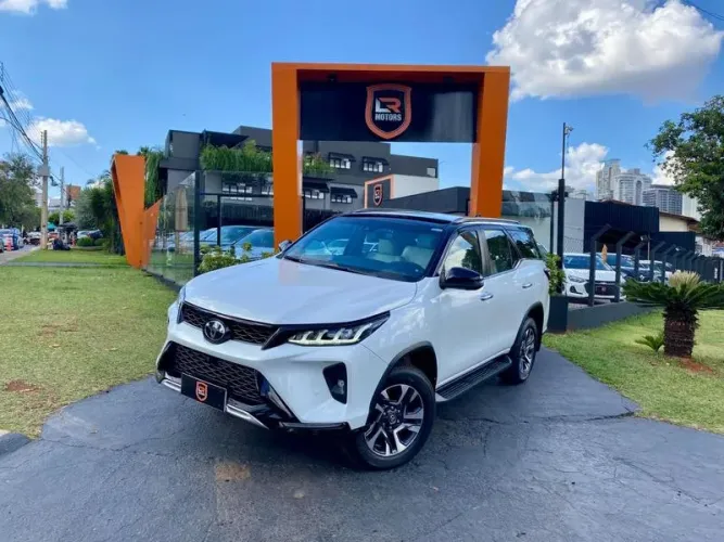 Toyota Hilux SW4 Diamond 2.8 TB 4X4 Die. Aut. Usados e Novos