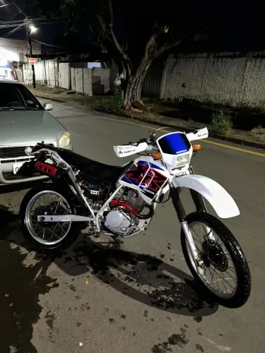 Motos Honda XR 200 R no Brasil