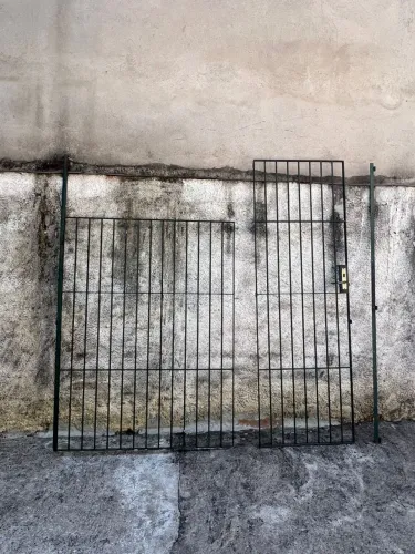 "portao e grade de ferro" - Portas e Janelas no Brasil