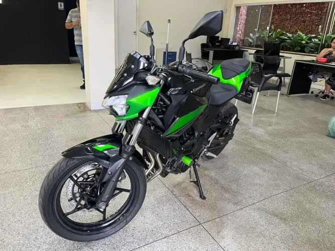Motos Kawasaki Z 400 no Brasil