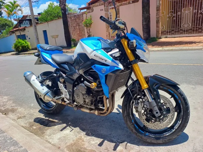 Motos Suzuki GSR 750 no Brasil