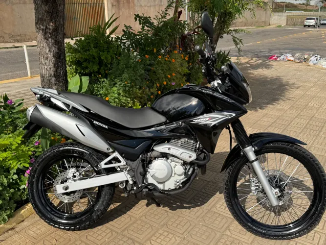 Motos Honda NX 400i Falcon no Brasil